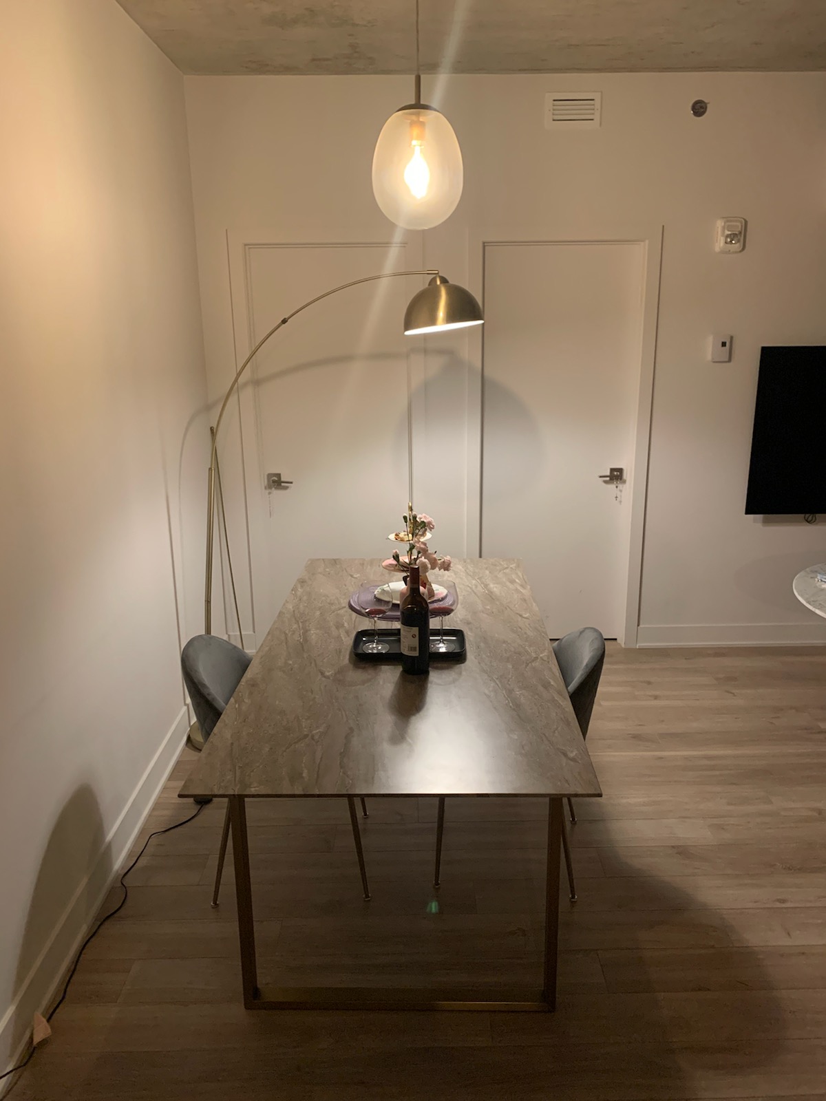 Structube dining table 판매